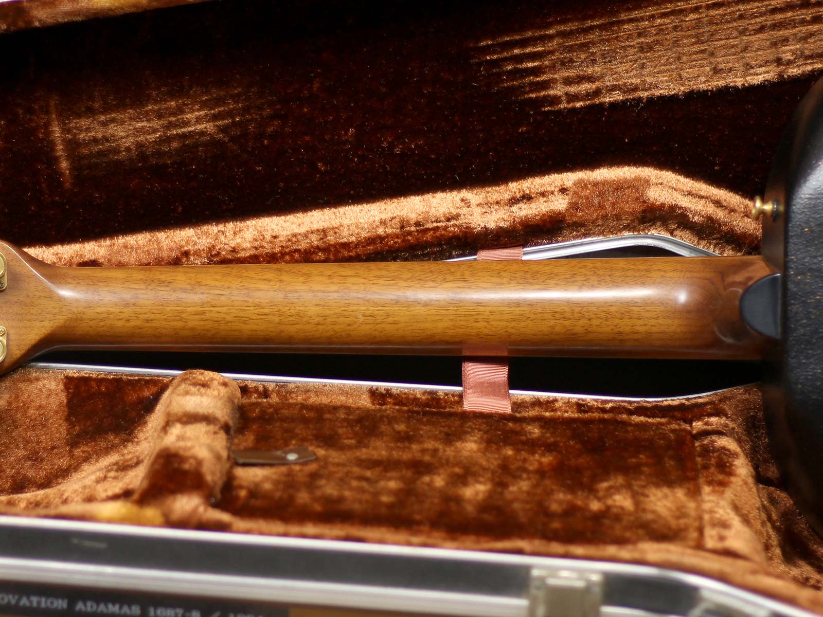 Ovation 1984 1687-8 ”Super Adamas Wood Knob”